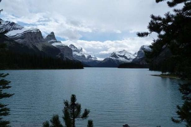 Maligne Lake: 6 Heavenly Hiking Trails - Nature's Paradise