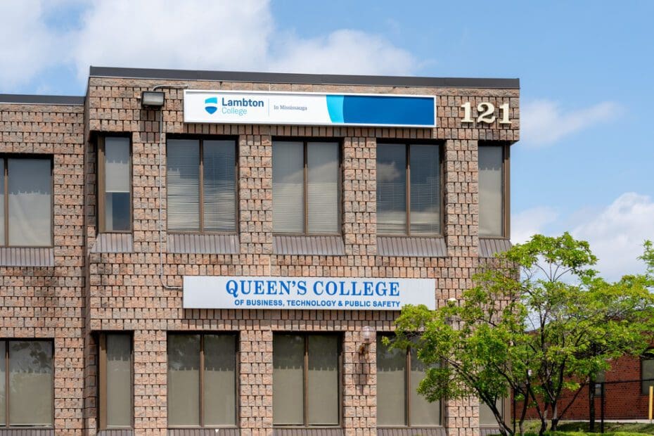 Discover the 8 Top Colleges in Toronto Today