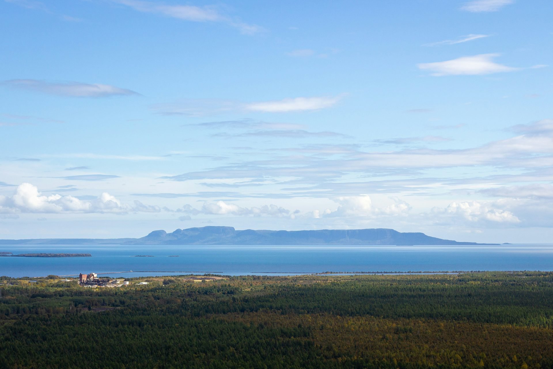 Ontario's Majestic Mountains: Breathtaking Views Await