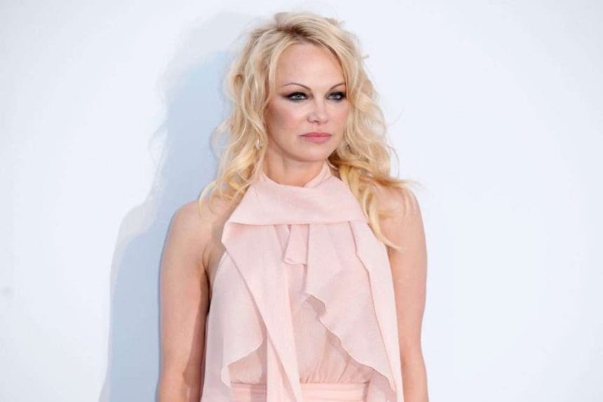 The 15 Famous Canadian Celebrities: Icons of Entertainment